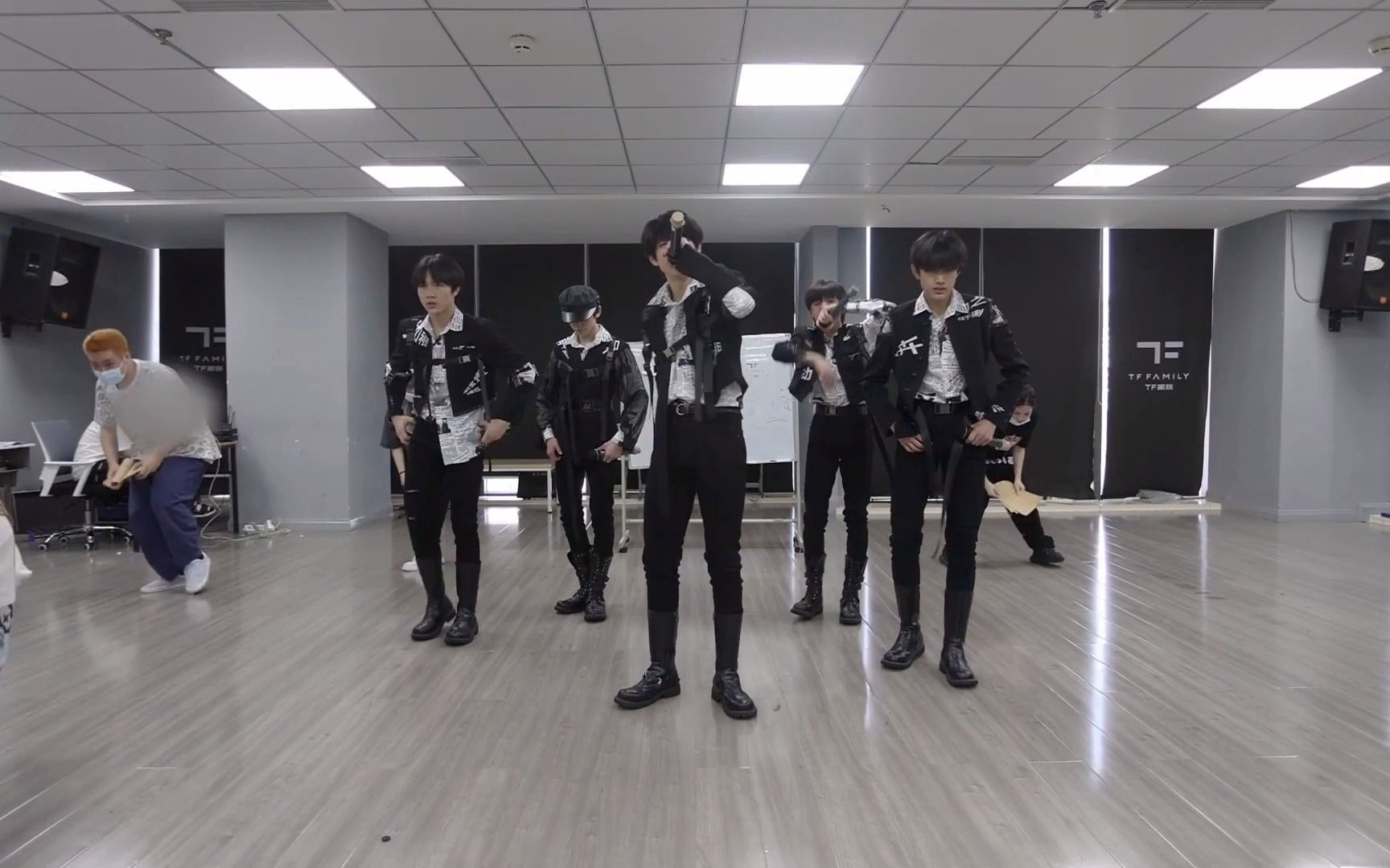 【TF家族三代】《火力全开》 练习室版 张泽禹 张极 左航 苏新皓 朱志鑫