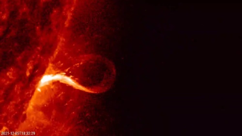 壮观!美丽的太阳大气层,这是它的边缘位置