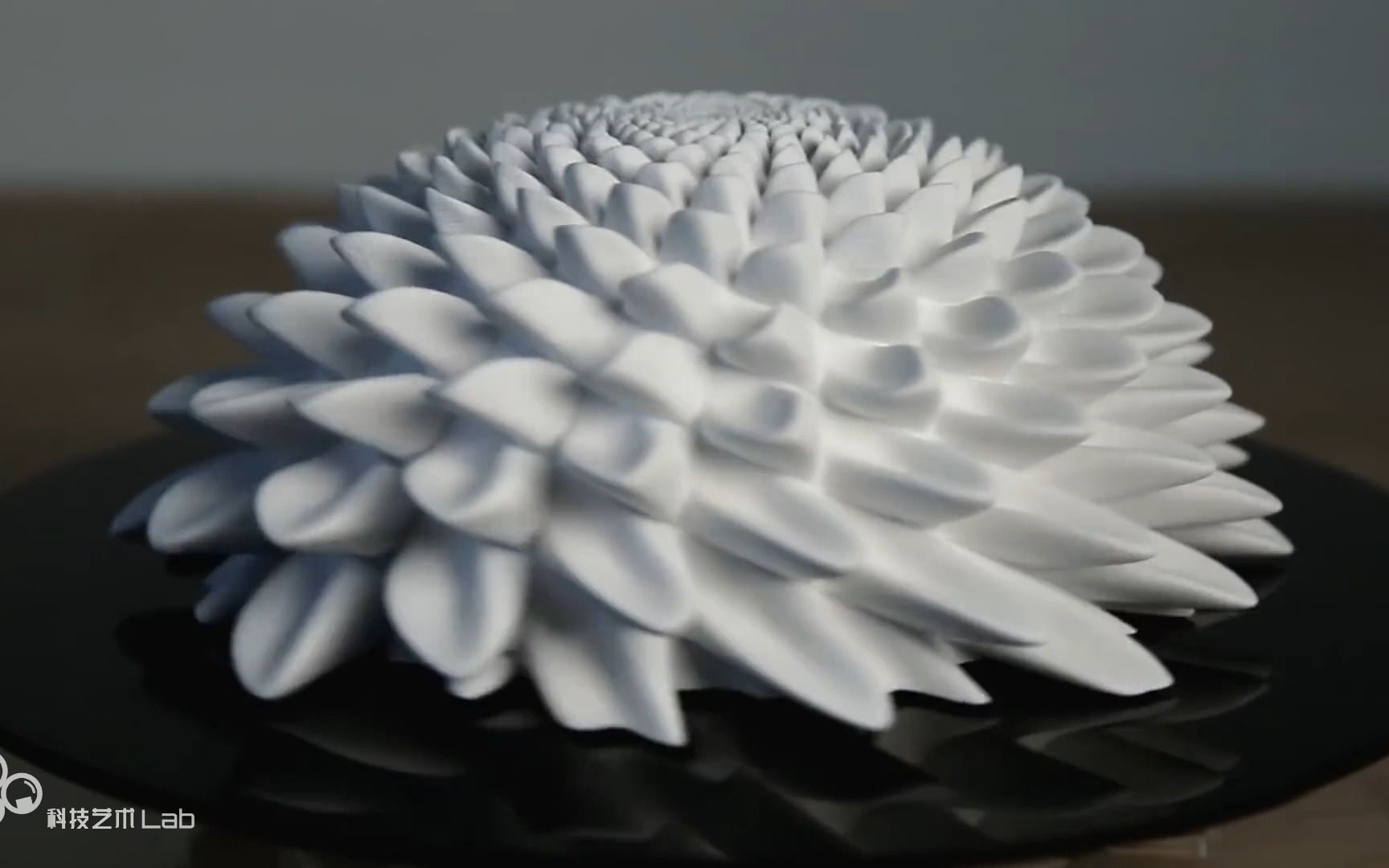 [359][装置艺术] 螺旋雕塑 by John Edmark