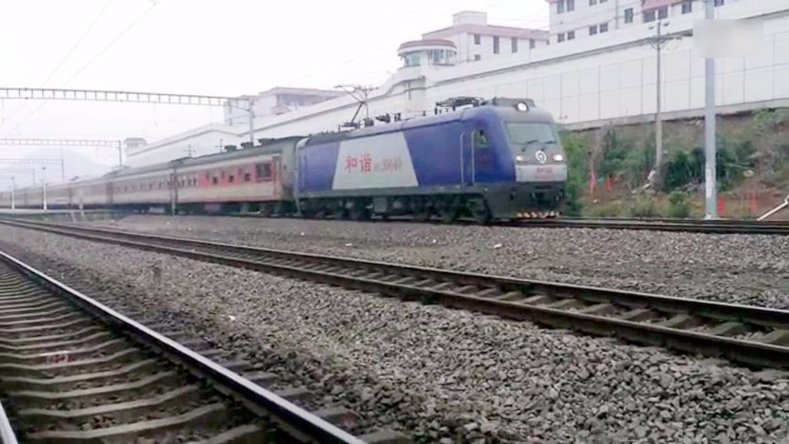 横南铁路建阳站 上海南开往深圳西的K197次列车3道发车