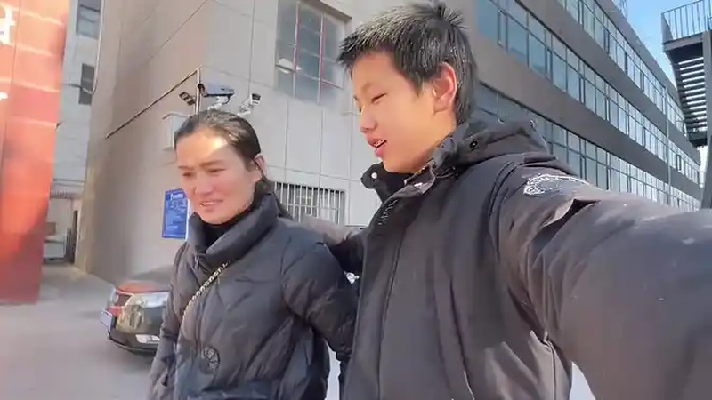 哥哥不学习还要乐高,妈妈嫌贵不想给他买,直言杨可最可爱