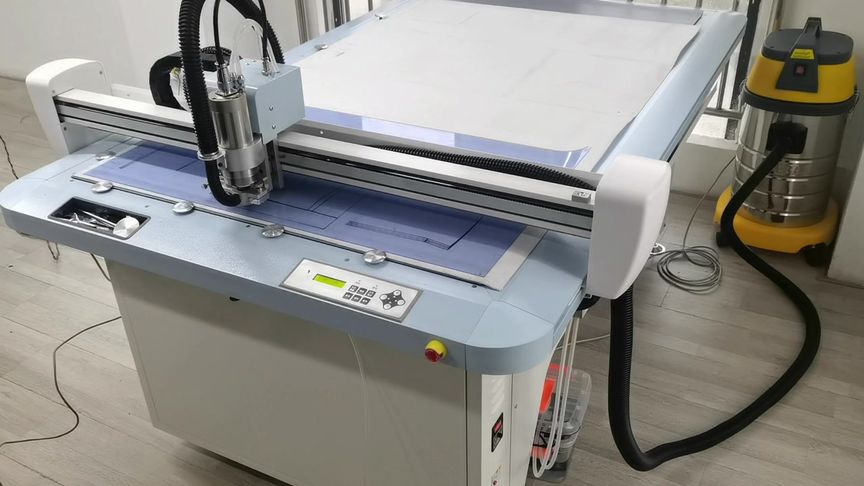 #模板切割机#服装模板制作 铣切机,制作师傅是个牛人