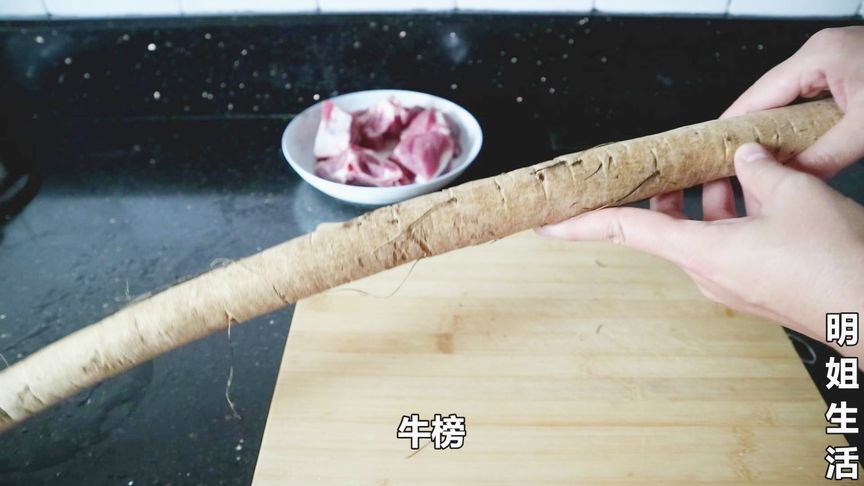 牛蒡广东人喜欢用来煲猪骨汤,不知道北方人怎样吃呢,是炒着吃吗