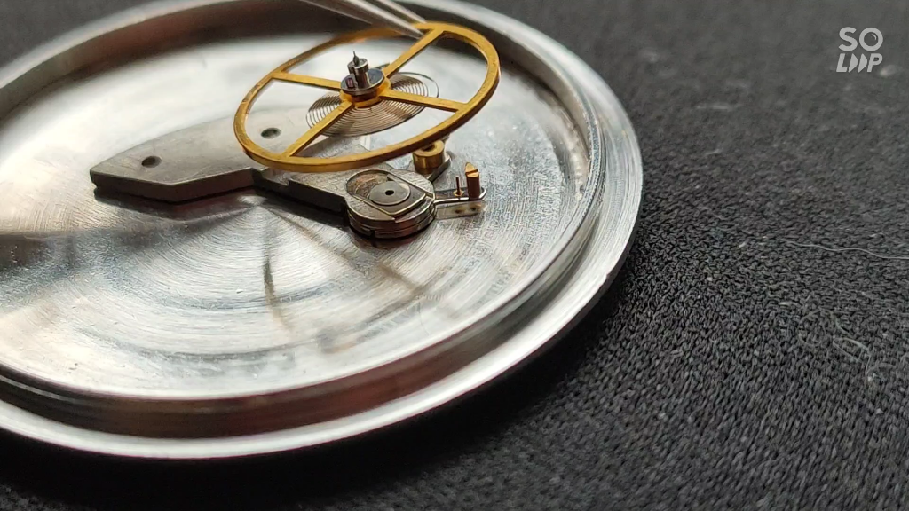 二手摊上买了块老上海手表,小毛病还真不少