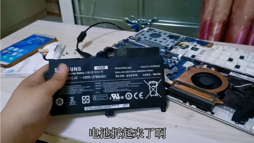 笔记本8年多了,原装电池报废了,看来只能换新电池了!