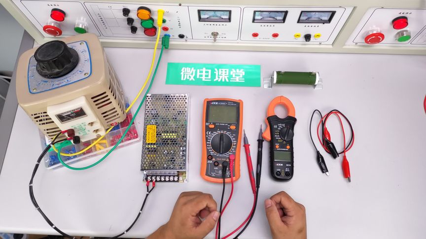 新手电工要来看,万用表实测交直流电压、电流以及电阻