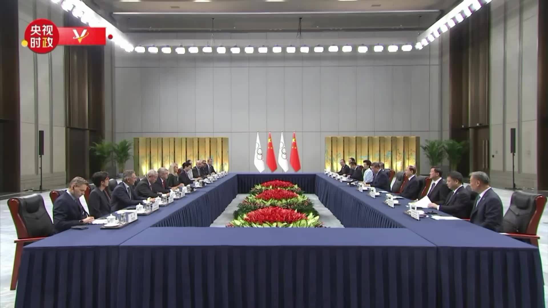 ...欢迎你们同中国人民一道,见证新时代中国体育事业发展的新成就和...