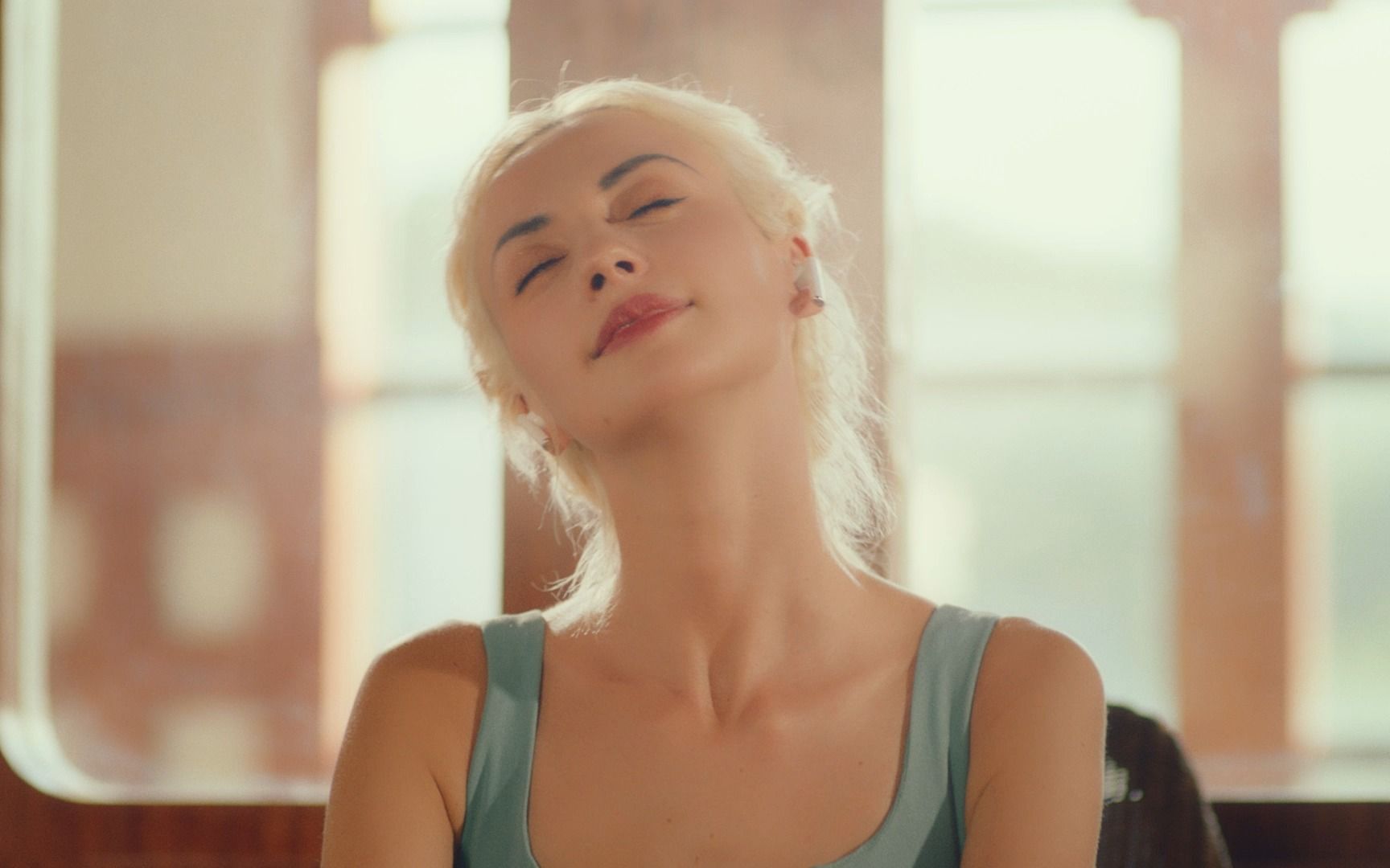 广东完美时空数字科技为荣耀打造引人入胜的TVC广告