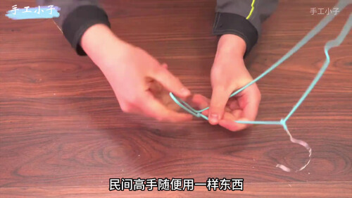 仅用一把剪刀和电池,自制一个手机信号放大器,真是太有意思了