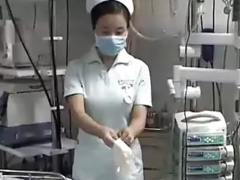 15 经气管插管气管切开吸痰法 常用50项护理操作技术