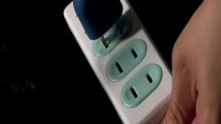 4超安全居宜安防水插座、防触电插座安全插座接线板排插功能演示