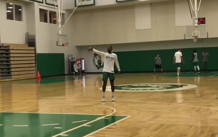 【老片子】凯里欧文投篮赏析投篮左右手的作用