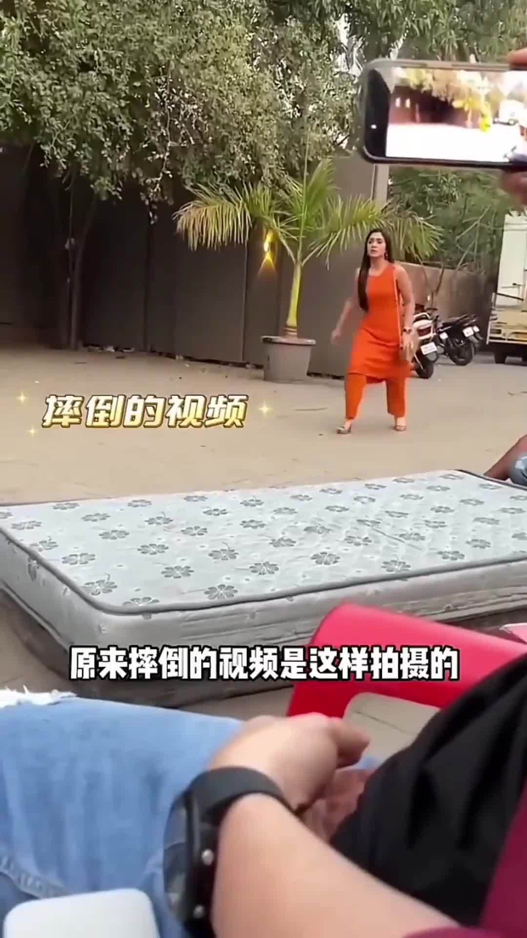 原来电视剧里出车祸的场面都是这样拍的,小姐姐的演技真好