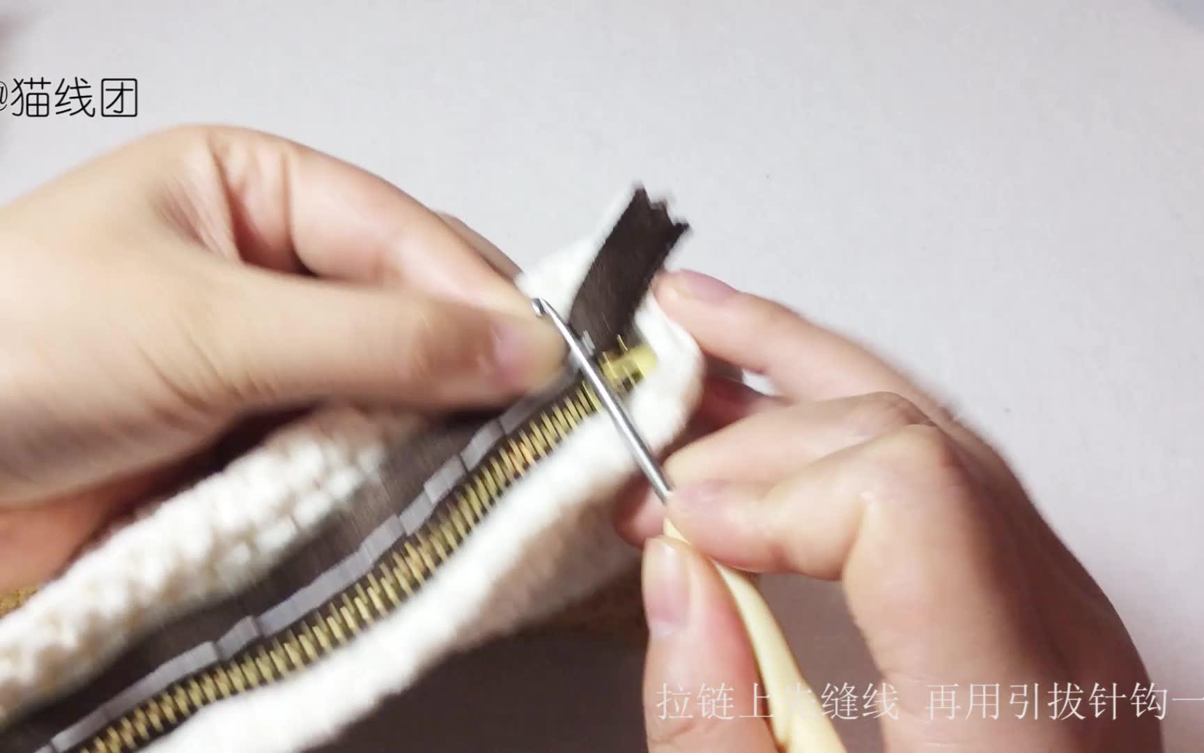 【手工技巧】用一条引拔针就能解决的事,钩编包包上拉链的技巧就在...