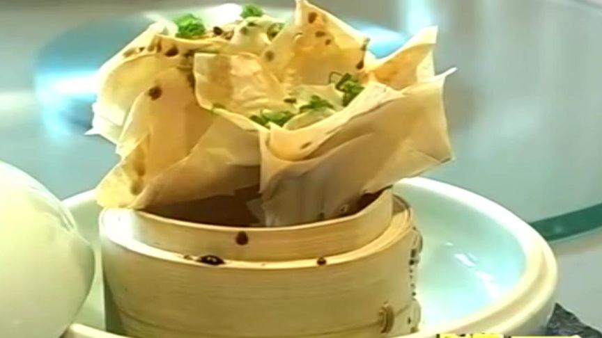 现代化管理经验,加上自己过硬的手艺,他的茶餐厅一开张就火了