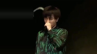 华晨宇演唱会吃梨,是不是有点太随意了!