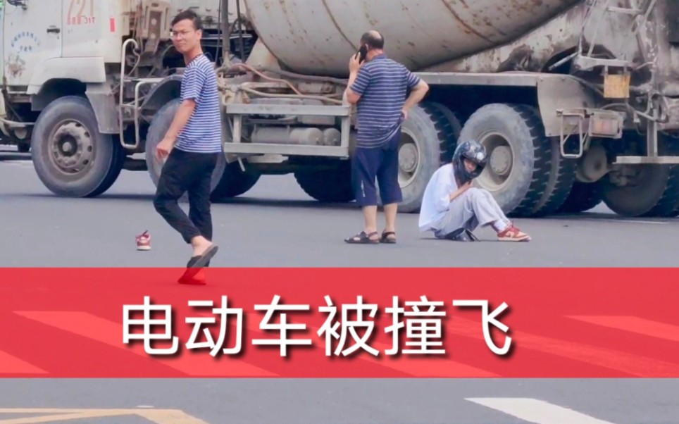 [实拍]7月1日宁波江北区马路现状,一辆电动车被撞数米远!