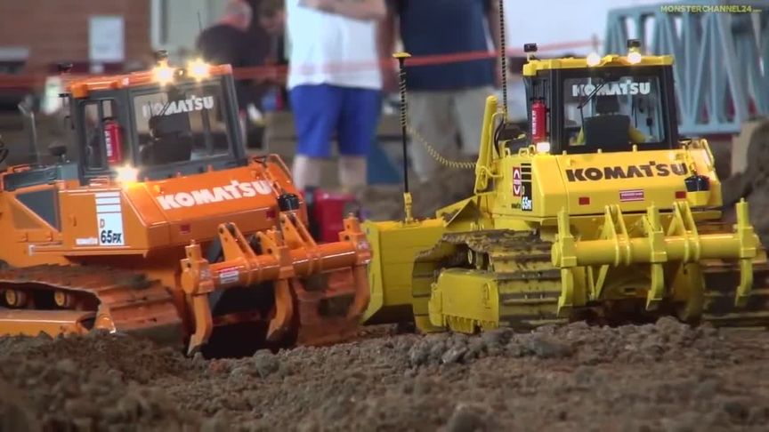 迷你工程车模拟真实现场施工 看着好真实啊