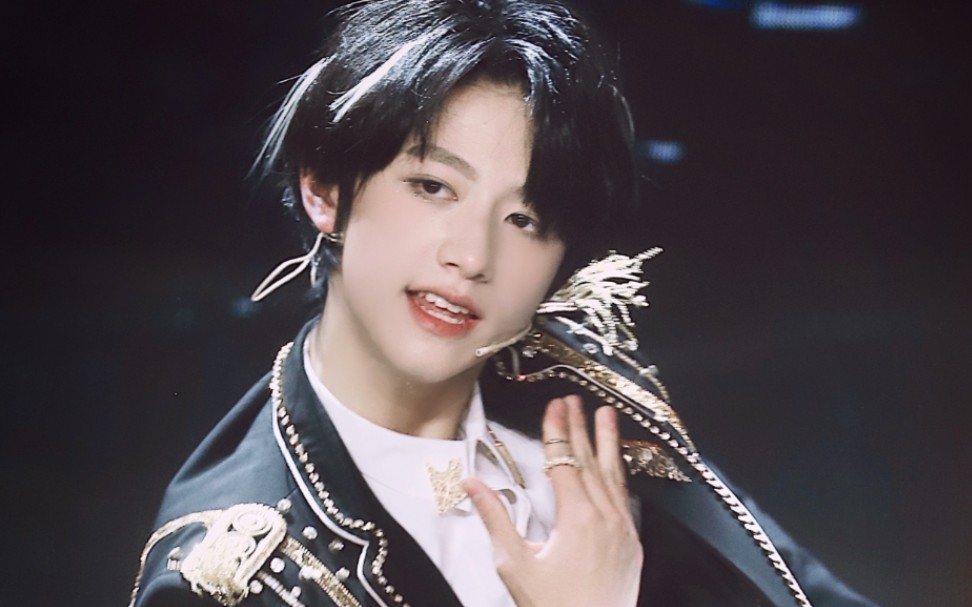 【朱志鑫】TF家族三代《咆哮(Growl)》TF少年进化论“圈” 舞台