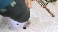 瓷砖钻孔你还在用冲击钻?难怪瓷砖会裂成两半,电动工具都选错了