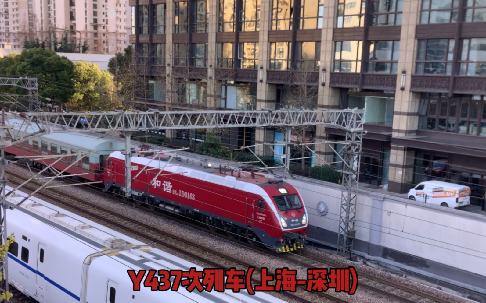 [旅游专列][丝路梦享号]今日上海站开行Y823和Y437丝路梦享号旅游...