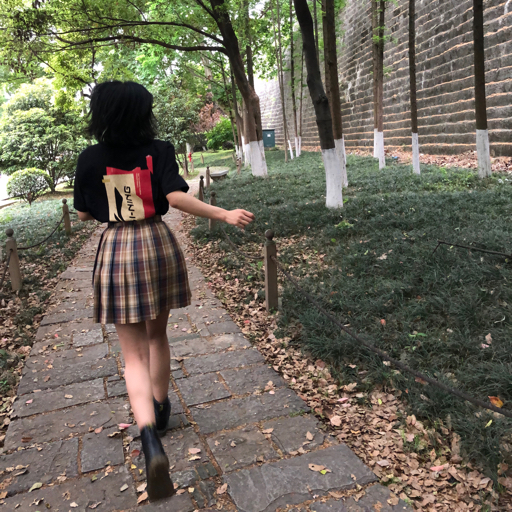 努力赚钱的小耳东 