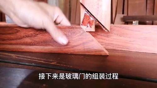 这样做的玻璃门就算是玻璃破了更换也非常方便!