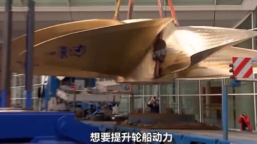 体积那么小的螺旋桨,为何能推动万吨巨轮航行?这是如何做到的