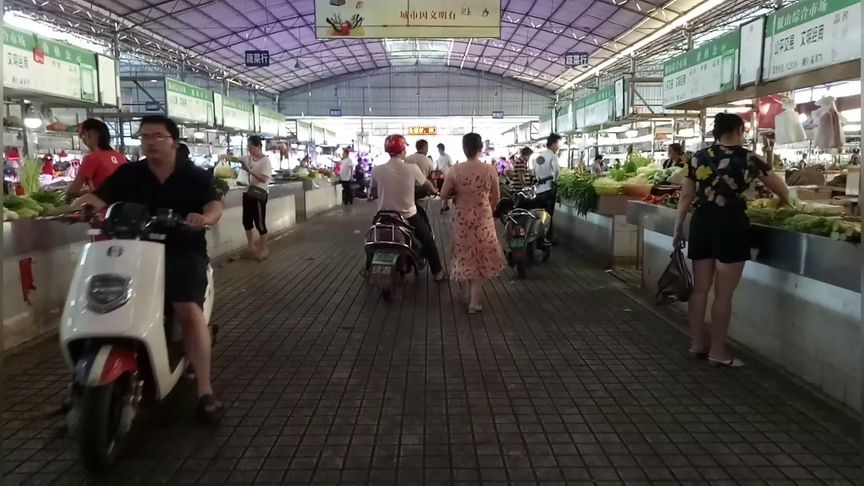 柳州市柳南区银山综合市场 菜市大 人流小