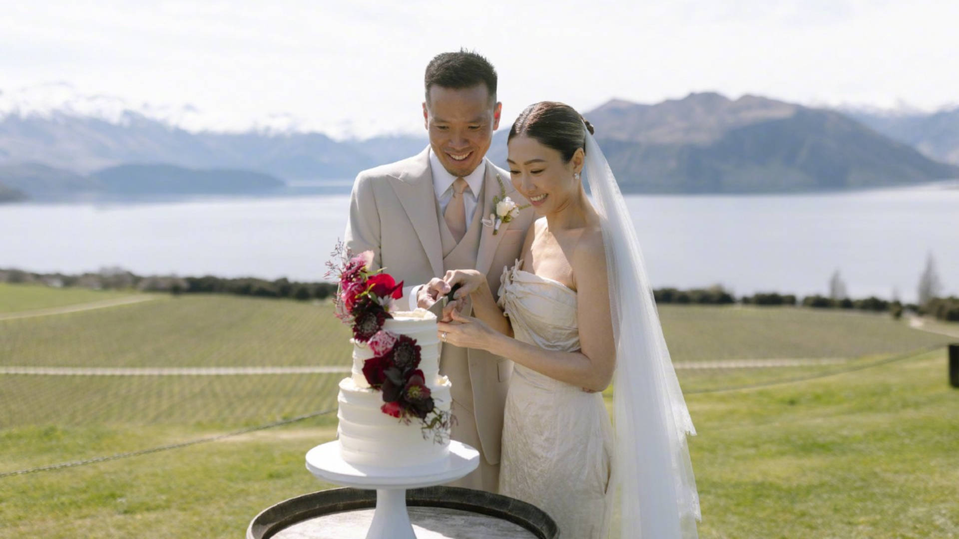 44岁TVB女演员胡定欣官宣结婚,丈夫身份曝光