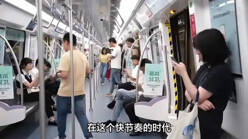 打工人的 "碎片化养生",地铁上就能做的经络操