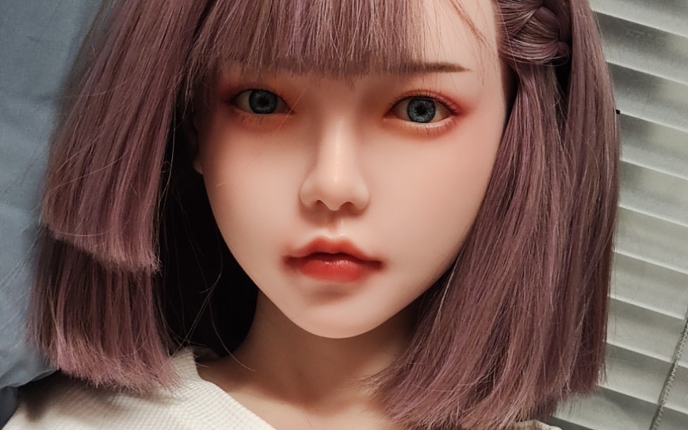 [实体娃娃推荐]干嘛呢!穿黑丝?给奇她娃娃幼真穿黑丝。