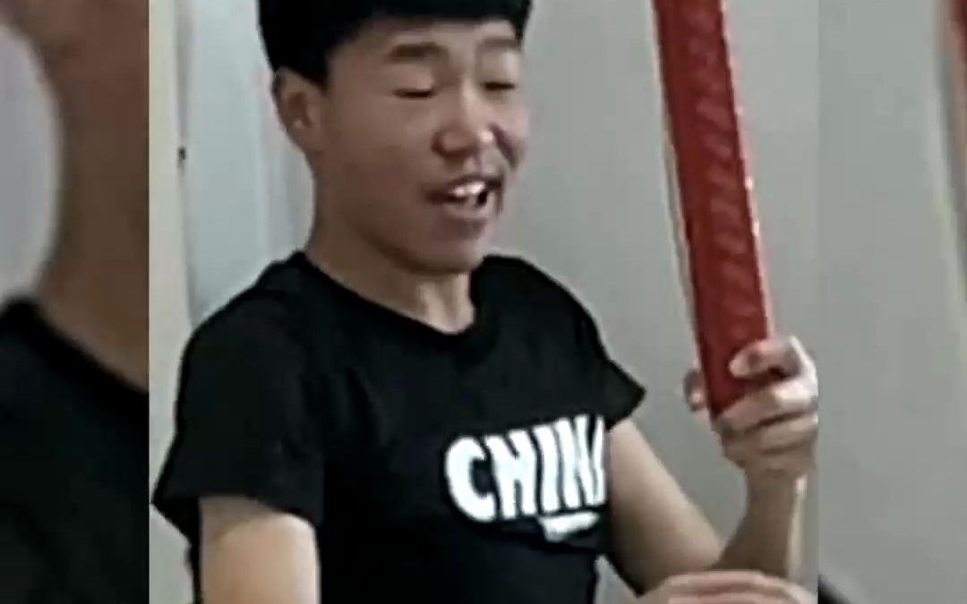 当搞怪学生 突然撞见班主任他们是什么反应? #搞笑视频 #班主任 #...