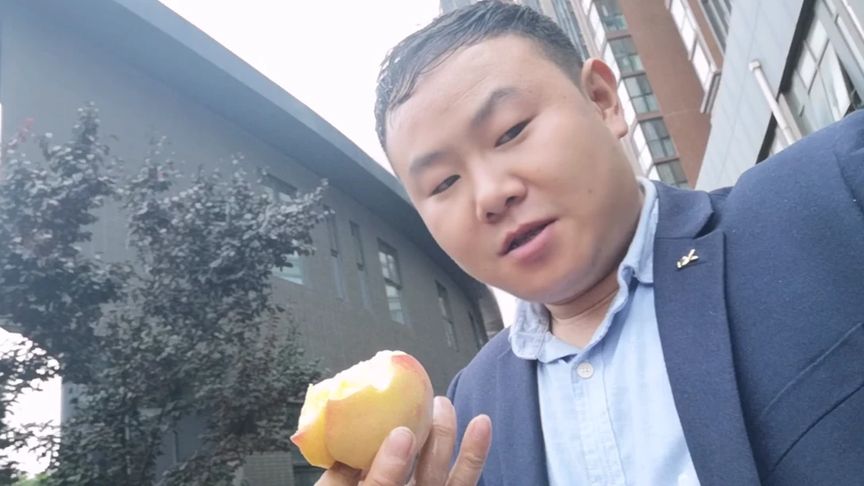 街上偶遇信用卡同行,看看他怎么办卡,听听他对信用卡业的看法!