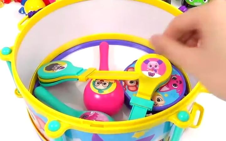 和小鲨鱼粉色Pong一起演奏欢快的乐器2#儿童玩具