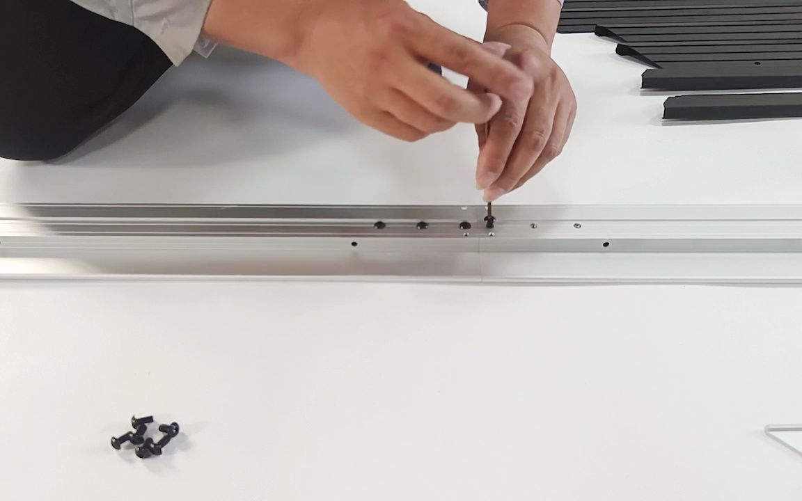 菲涅尔短焦抗光投影屏幕安装视频--新边框,安装更方便