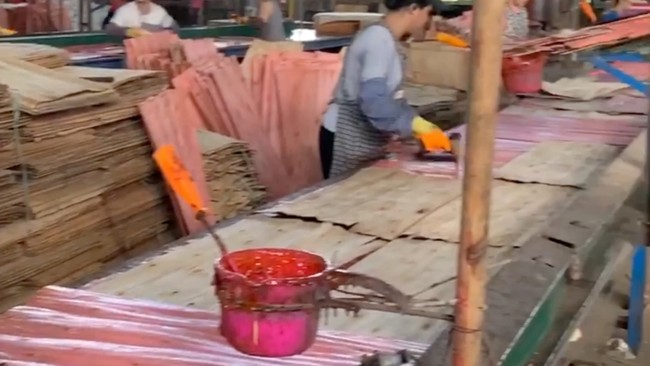 一天生产过万张的建筑模板是如何制造的?带你了解全过程