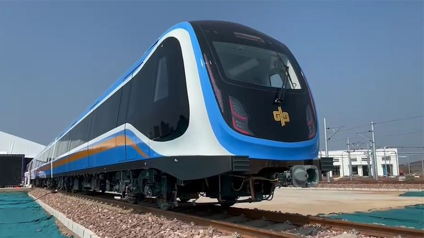 全国首列系列化中国标准地铁列车下线,将用于郑州机场至许昌线