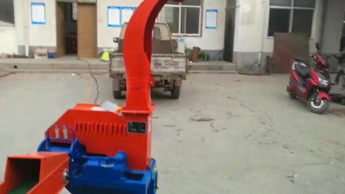 伟大的中国制造!家用电铡草机铡树枝,机器刀片硬度厉害啊