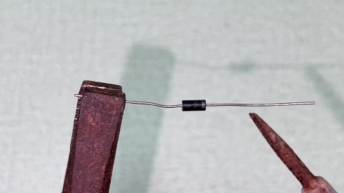 在电路中摸索,正极与负极的秘密,竟隐藏在这些简单技巧里