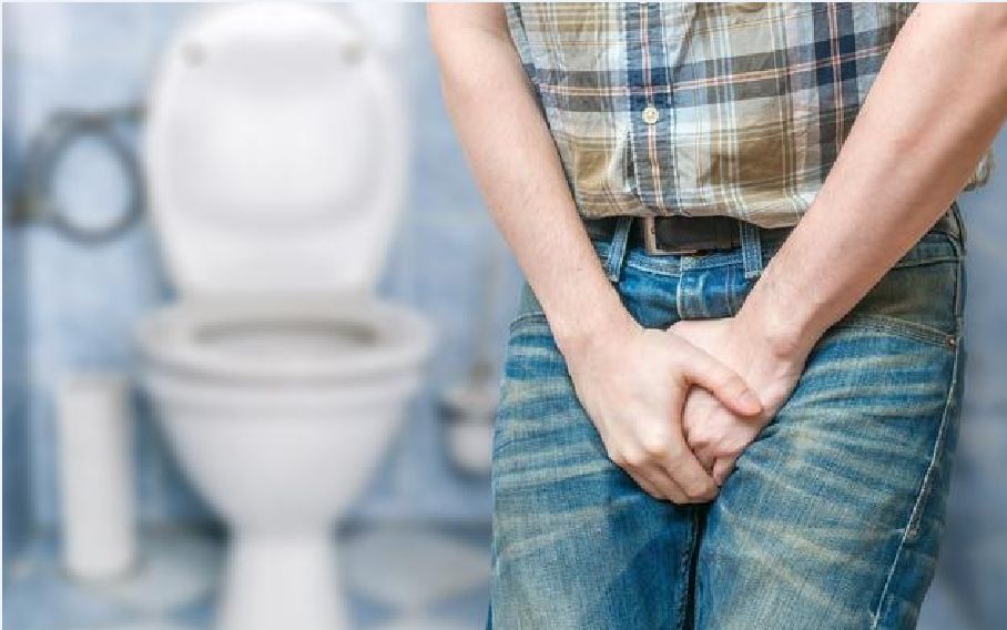 长期憋尿会引发什么后果,看完你就明白了