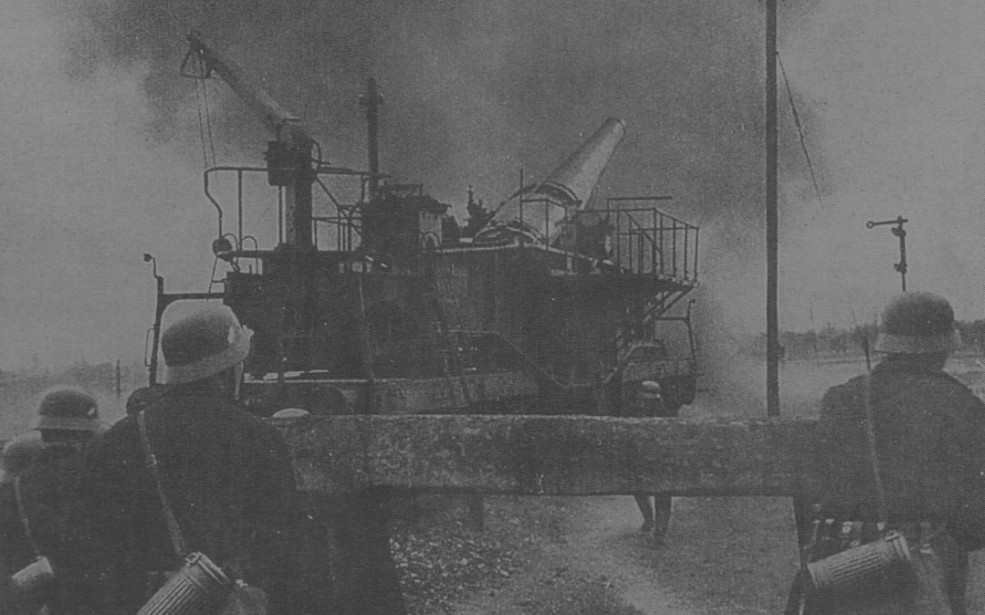 战地记者拍摄K5列车炮发射影像