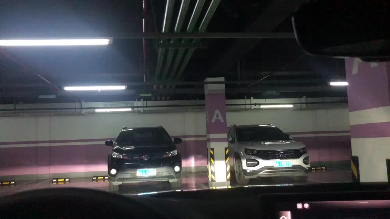雨刮器刮不干净,这是胶条损坏嘛?也拆下来洗过擦过,新车唉