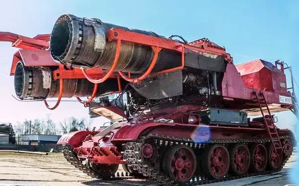 世界最强消防车,靠飞机发动机灭火,像变形金刚,诞生在25年前