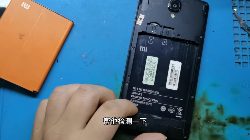红米手机更换尾插口,拆掉小板焊接,数据线充电正常