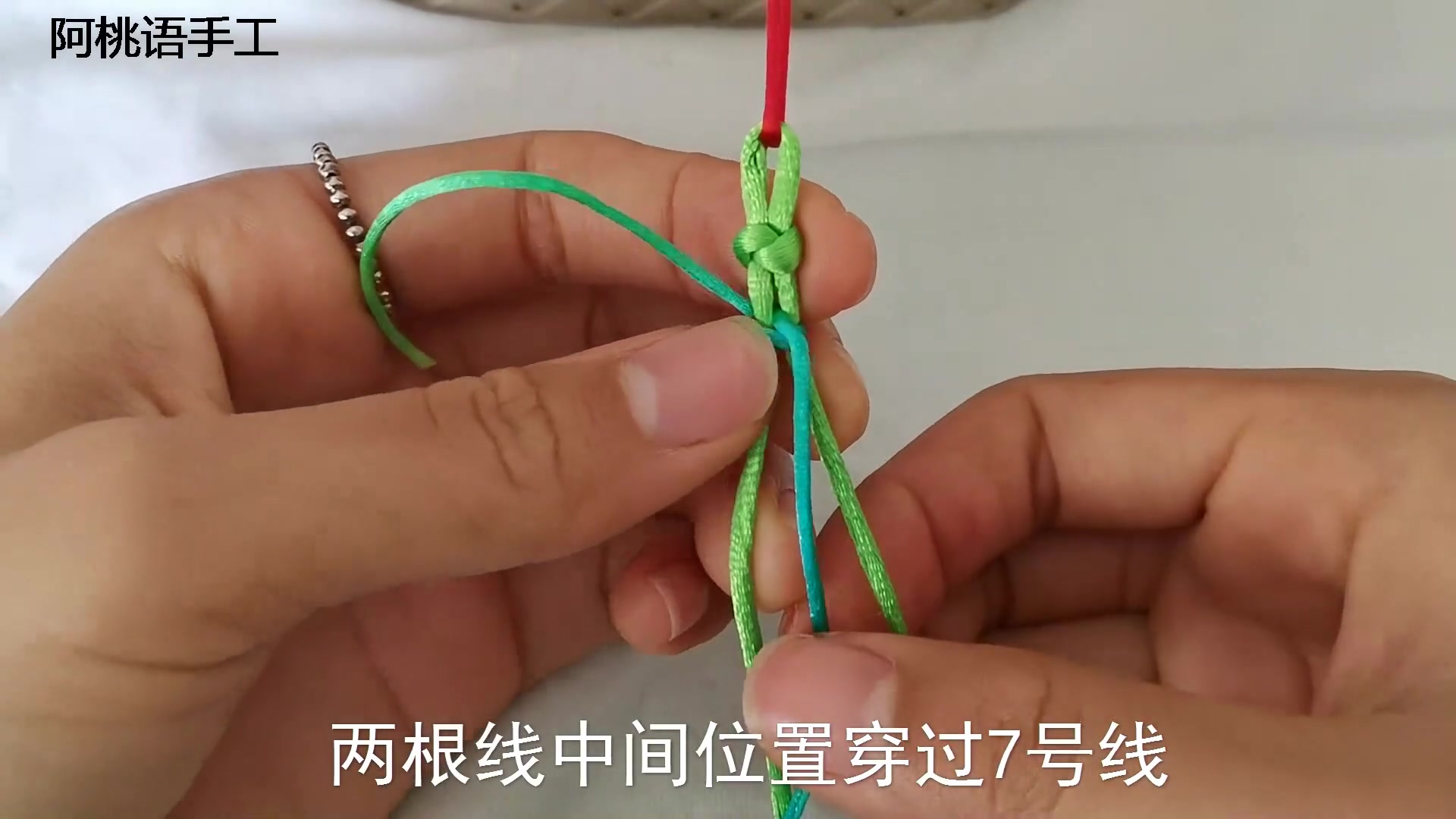 【编织】蝴蝶结手链的视频教程,初学者也能编得很好看,因为简单