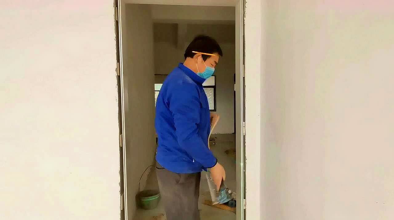 .安装实拍,缝隙大的时候可以垫层木板.