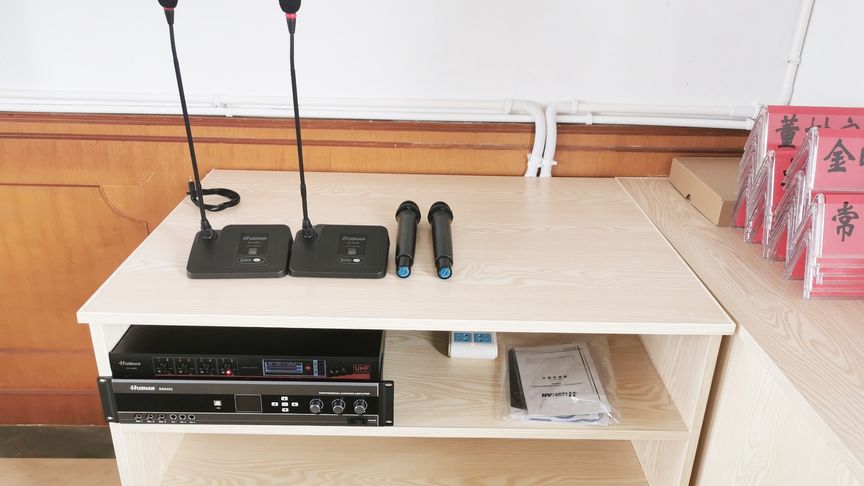 90后小伙用半天时间装了一套会议系统,效果还是不错的!