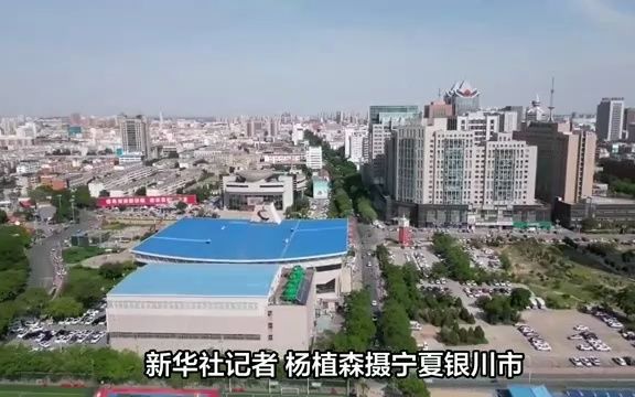 点亮夜间经济 提升城市活力(消费视窗·探寻市场新亮点)逛夜市、吃...