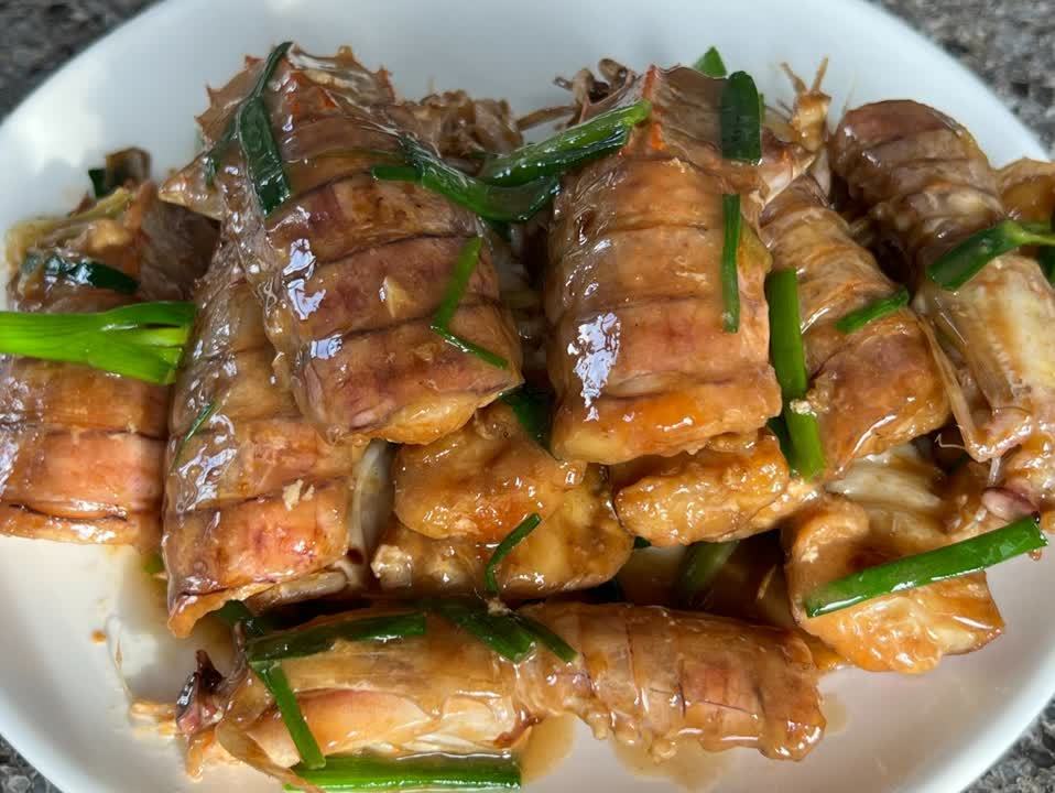 鲜甜嫩滑的姜葱炒皮皮虾,做法简单又好吃,带膏的也只要40一斤